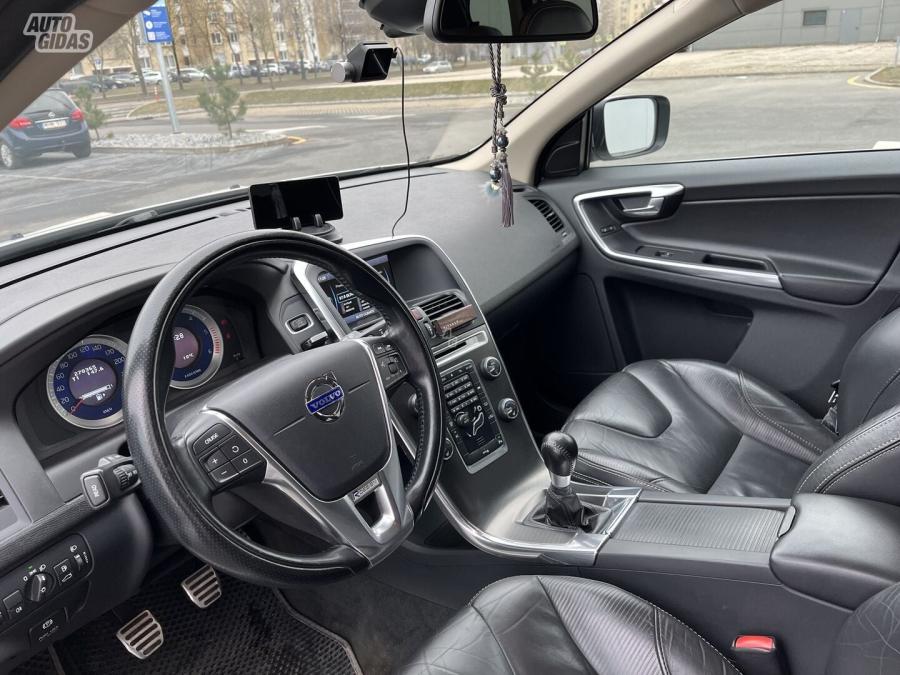 White Volvo XC60 2012 in Kaunas, with an engine capacity of 2.00 L and mileage of 270 thousand km for 9950 €, photo 10 on AUTOMOTO.COM.LV