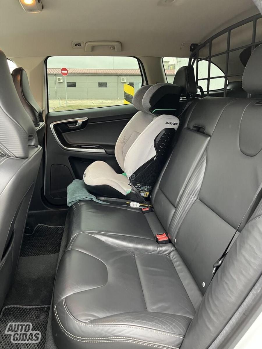 White Volvo XC60 2012 in Kaunas, with an engine capacity of 2.00 L and mileage of 270 thousand km for 9950 €, photo 12 on AUTOMOTO.COM.LV