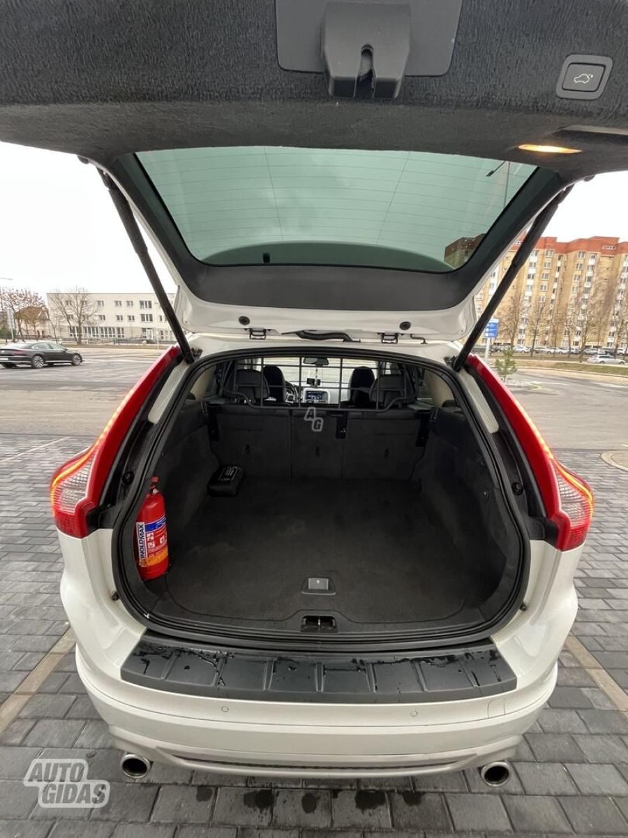 White Volvo XC60 2012 in Kaunas, with an engine capacity of 2.00 L and mileage of 270 thousand km for 9950 €, photo 13 on AUTOMOTO.COM.LV