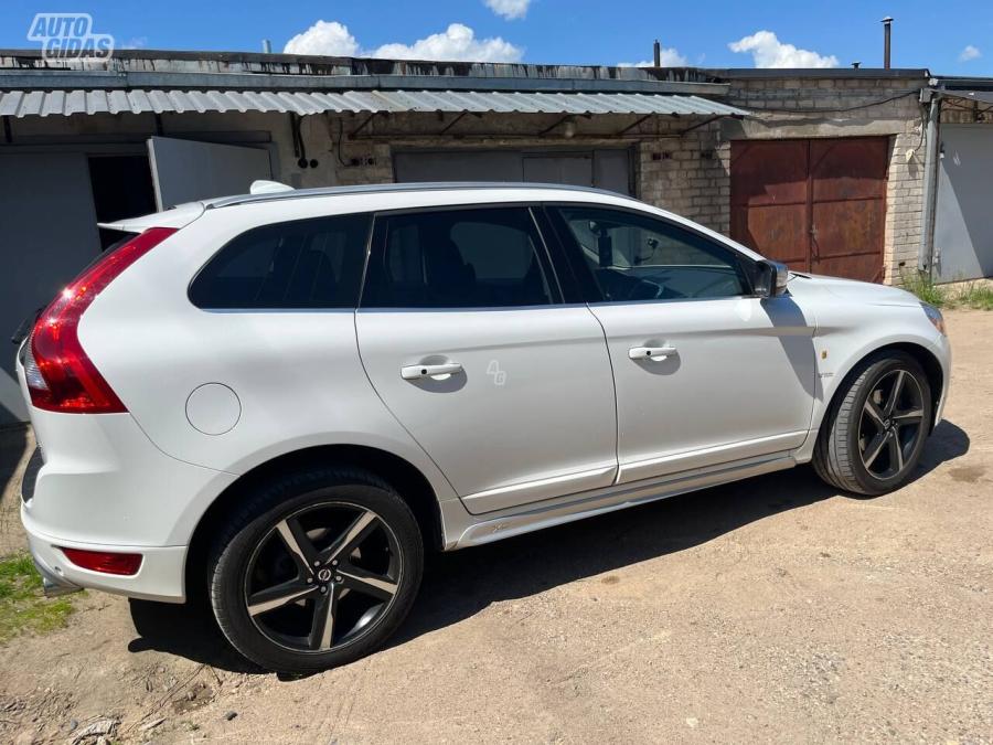 White Volvo XC60 2012 in Jonava, with an engine capacity of 2.00 L and mileage of 336 thousand km for 8300 €, photo 4 on AUTOMOTO.COM.LV