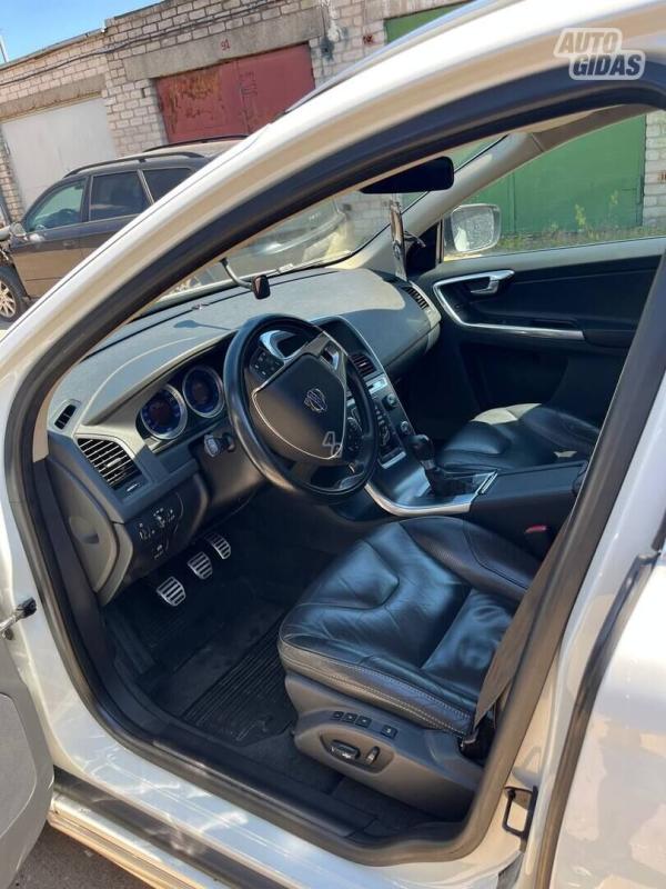 White Volvo XC60 2012 in Jonava, with an engine capacity of 2.00 L and mileage of 336 thousand km for 8300 €, photo 7 on AUTOMOTO.COM.LV