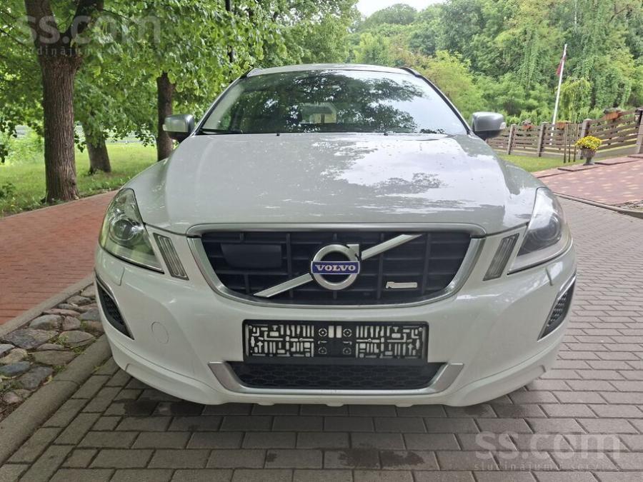 Balts Volvo XC60 2012 Rīga, ar dzinēja tilpumu 2.40 L un nobraukumu 277 tūkst. km par 9590 €, foto 3 vietnē AUTOMOTO.COM.LV