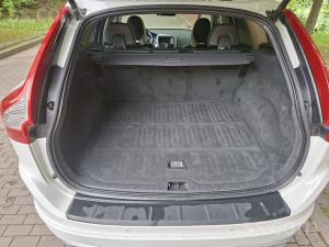 Balts Volvo XC60 2012 Rīga, ar dzinēja tilpumu 2.40 L un nobraukumu 277 tūkst. km par 9590 €, foto 8 vietnē AUTOMOTO.COM.LV