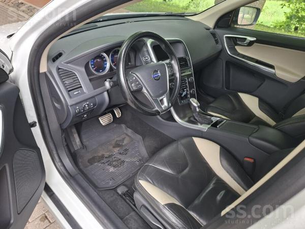 Balts Volvo XC60 2012 Rīga, ar dzinēja tilpumu 2.40 L un nobraukumu 277 tūkst. km par 9590 €, foto 9 vietnē AUTOMOTO.COM.LV