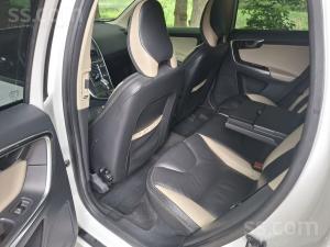 Balts Volvo XC60 2012 Rīga, ar dzinēja tilpumu 2.40 L un nobraukumu 277 tūkst. km par 9590 €, foto 12 vietnē AUTOMOTO.COM.LV