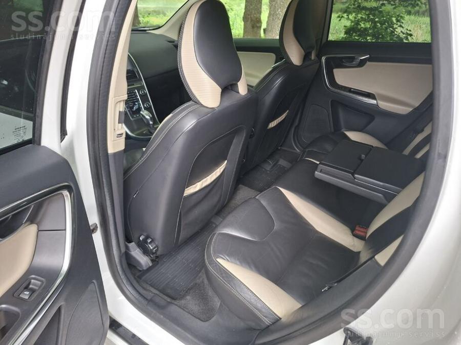 Balts Volvo XC60 2012 Rīga, ar dzinēja tilpumu 2.40 L un nobraukumu 277 tūkst. km par 9590 €, foto 12 vietnē AUTOMOTO.COM.LV