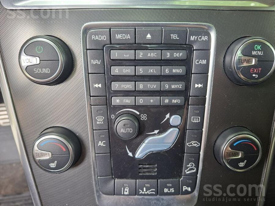 Balts Volvo XC60 2012 Rīga, ar dzinēja tilpumu 2.40 L un nobraukumu 277 tūkst. km par 9590 €, foto 19 vietnē AUTOMOTO.COM.LV