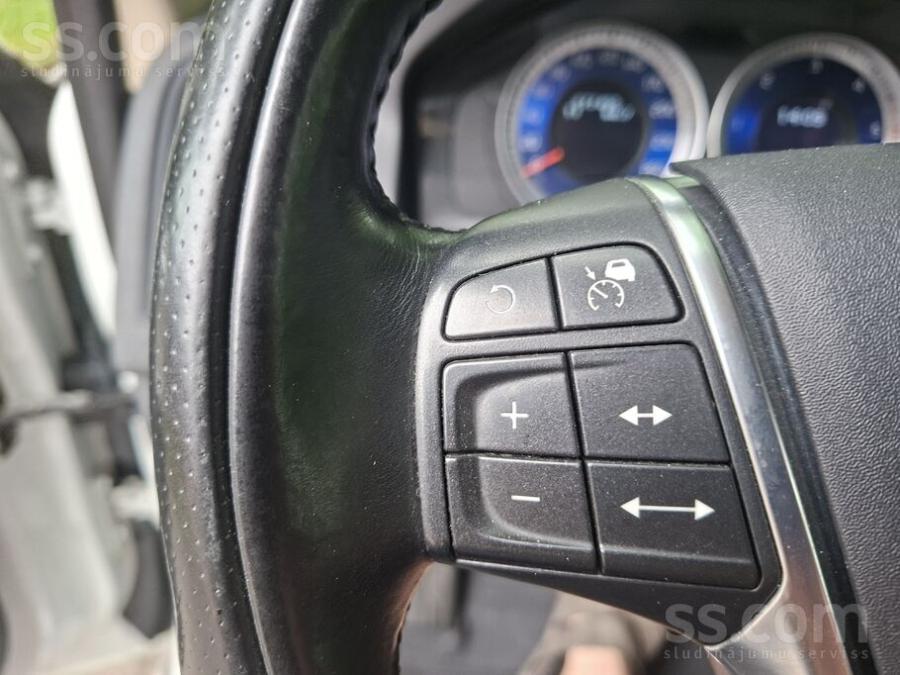 Balts Volvo XC60 2012 Rīga, ar dzinēja tilpumu 2.40 L un nobraukumu 277 tūkst. km par 9590 €, foto 22 vietnē AUTOMOTO.COM.LV