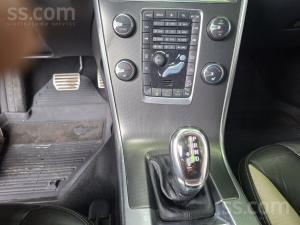 Balts Volvo XC60 2012 Rīga, ar dzinēja tilpumu 2.40 L un nobraukumu 277 tūkst. km par 9590 €, foto 28 vietnē AUTOMOTO.COM.LV