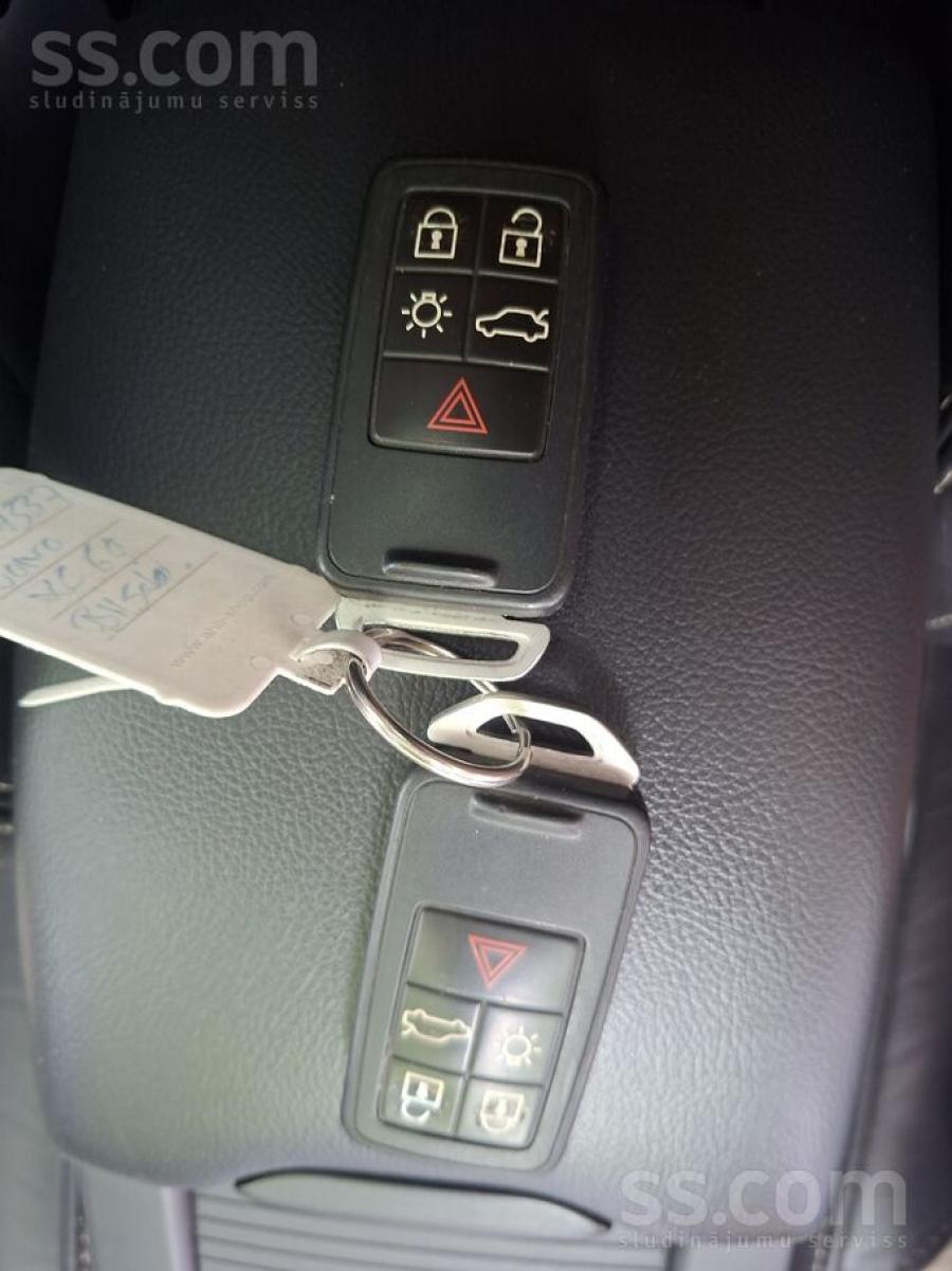 Balts Volvo XC60 2012 Rīga, ar dzinēja tilpumu 2.40 L un nobraukumu 277 tūkst. km par 9590 €, foto 29 vietnē AUTOMOTO.COM.LV