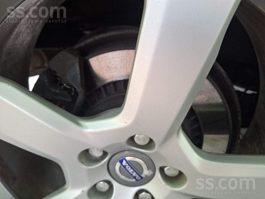 Balts Volvo XC60 2012 Rīga, ar dzinēja tilpumu 2.40 L un nobraukumu 277 tūkst. km par 9590 €, foto 34 vietnē AUTOMOTO.COM.LV