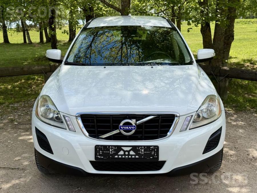 Balts Volvo XC60 2012 Rīga, ar dzinēja tilpumu 2.40 L un nobraukumu 248 tūkst. km par 9450 €, foto 3 vietnē AUTOMOTO.COM.LV
