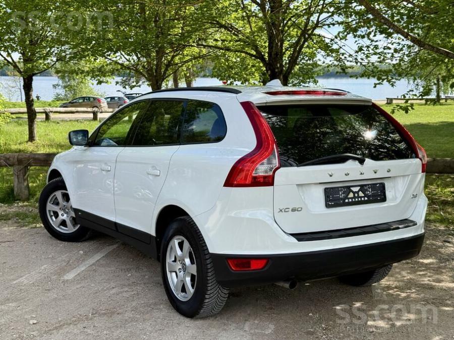 Balts Volvo XC60 2012 Rīga, ar dzinēja tilpumu 2.40 L un nobraukumu 248 tūkst. km par 9450 €, foto 5 vietnē AUTOMOTO.COM.LV