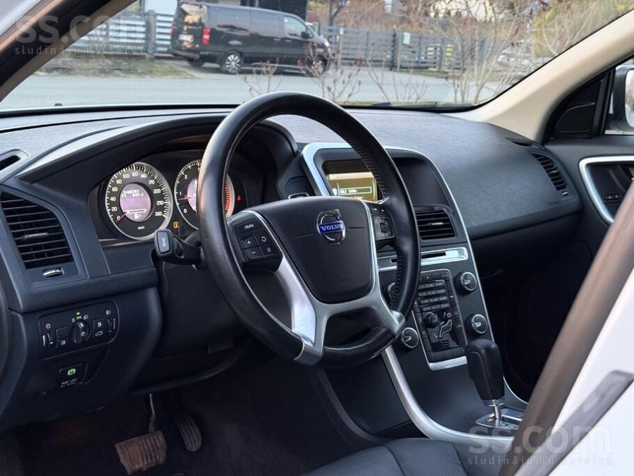 Balts Volvo XC60 2012 Rīga, ar dzinēja tilpumu 2.40 L un nobraukumu 248 tūkst. km par 9450 €, foto 9 vietnē AUTOMOTO.COM.LV