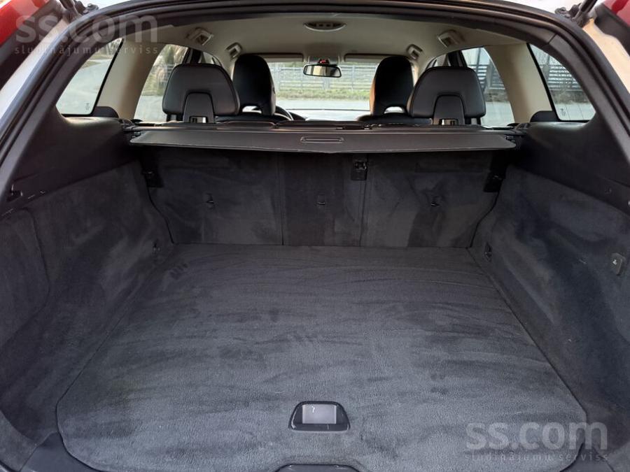 Balts Volvo XC60 2012 Rīga, ar dzinēja tilpumu 2.40 L un nobraukumu 248 tūkst. km par 9450 €, foto 12 vietnē AUTOMOTO.COM.LV