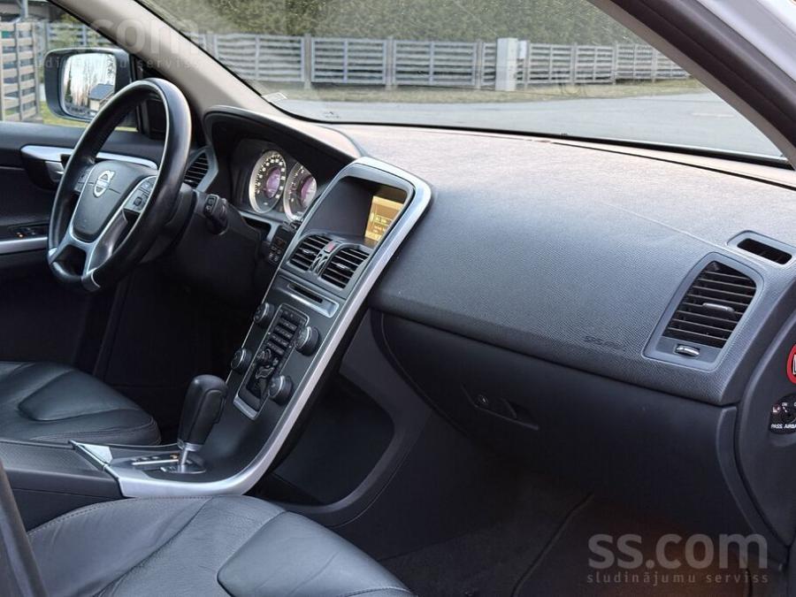 Balts Volvo XC60 2012 Rīga, ar dzinēja tilpumu 2.40 L un nobraukumu 248 tūkst. km par 9450 €, foto 15 vietnē AUTOMOTO.COM.LV