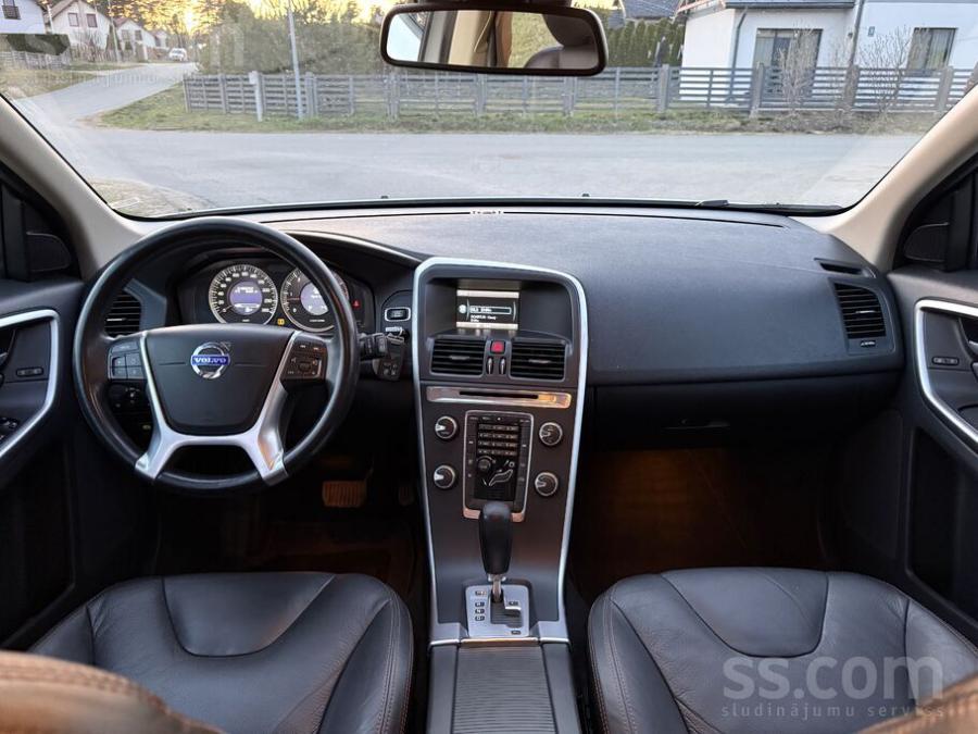 Balts Volvo XC60 2012 Rīga, ar dzinēja tilpumu 2.40 L un nobraukumu 248 tūkst. km par 9450 €, foto 16 vietnē AUTOMOTO.COM.LV