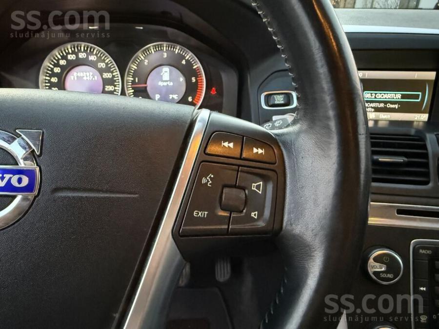 Balts Volvo XC60 2012 Rīga, ar dzinēja tilpumu 2.40 L un nobraukumu 248 tūkst. km par 9450 €, foto 19 vietnē AUTOMOTO.COM.LV