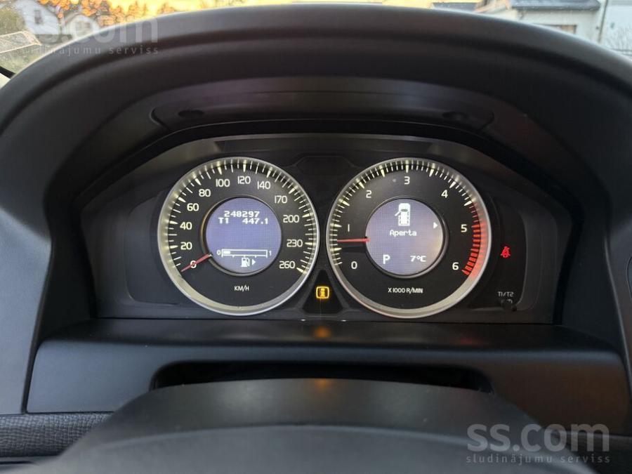 Balts Volvo XC60 2012 Rīga, ar dzinēja tilpumu 2.40 L un nobraukumu 248 tūkst. km par 9450 €, foto 20 vietnē AUTOMOTO.COM.LV