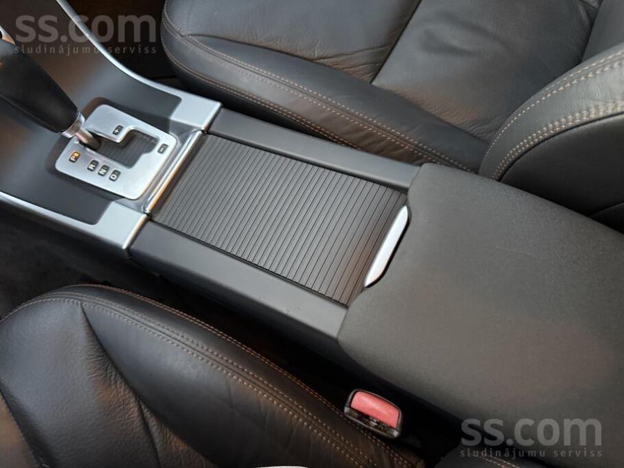 Balts Volvo XC60 2012 Rīga, ar dzinēja tilpumu 2.40 L un nobraukumu 248 tūkst. km par 9450 €, foto 24 vietnē AUTOMOTO.COM.LV