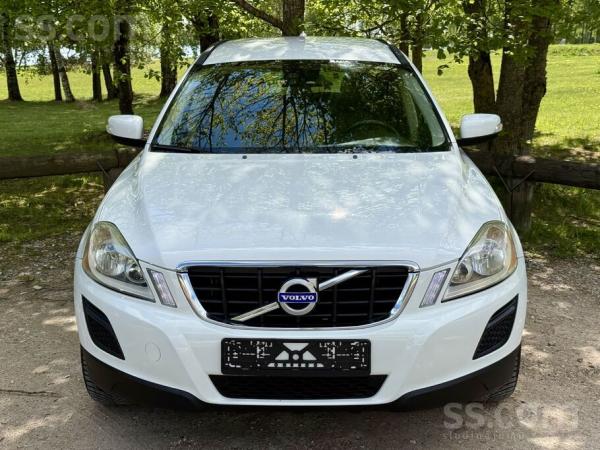 Balts Volvo XC60 2012 Rīga, ar dzinēja tilpumu 2.40 L un nobraukumu 248 tūkst. km par 8980 €, foto 1 vietnē AUTOMOTO.COM.LV