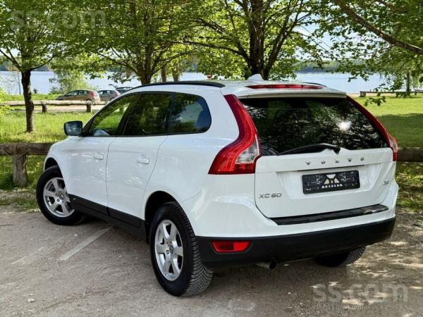 Balts Volvo XC60 2012 Rīga, ar dzinēja tilpumu 2.40 L un nobraukumu 248 tūkst. km par 8980 €, foto 3 vietnē AUTOMOTO.COM.LV