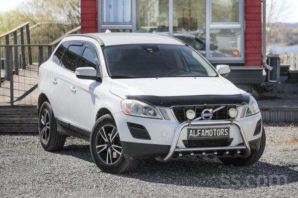 White Volvo XC60 2012 in Riga, with an engine capacity of 2.00 L and mileage of 223 thousand km for 7990 €, photo 2 on AUTOMOTO.COM.LV