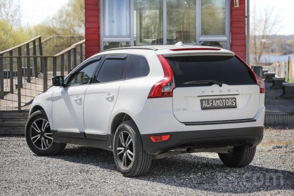 White Volvo XC60 2012 in Riga, with an engine capacity of 2.00 L and mileage of 223 thousand km for 7990 €, photo 3 on AUTOMOTO.COM.LV