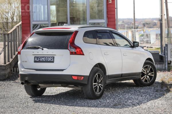 White Volvo XC60 2012 in Riga, with an engine capacity of 2.00 L and mileage of 223 thousand km for 7990 €, photo 4 on AUTOMOTO.COM.LV
