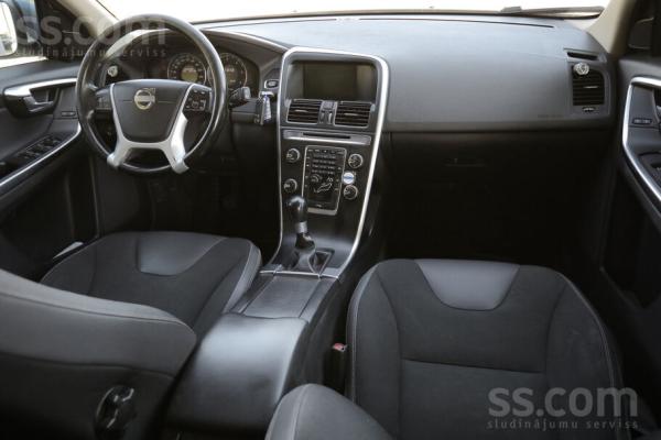 White Volvo XC60 2012 in Riga, with an engine capacity of 2.00 L and mileage of 223 thousand km for 7990 €, photo 6 on AUTOMOTO.COM.LV