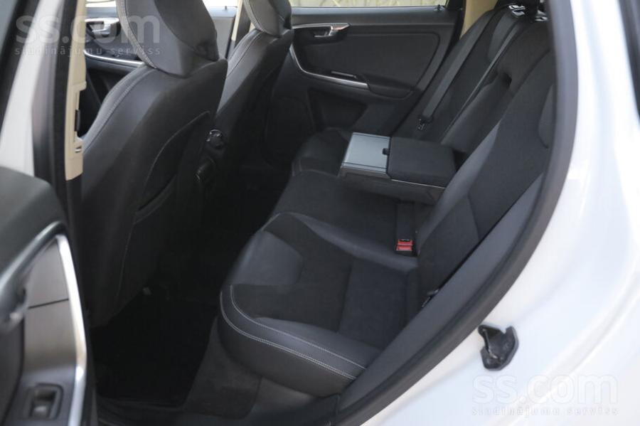 Balts Volvo XC60 2012 Rīga, ar dzinēja tilpumu 2.00 L un nobraukumu 223 tūkst. km par 7990 €, foto 10 vietnē AUTOMOTO.COM.LV