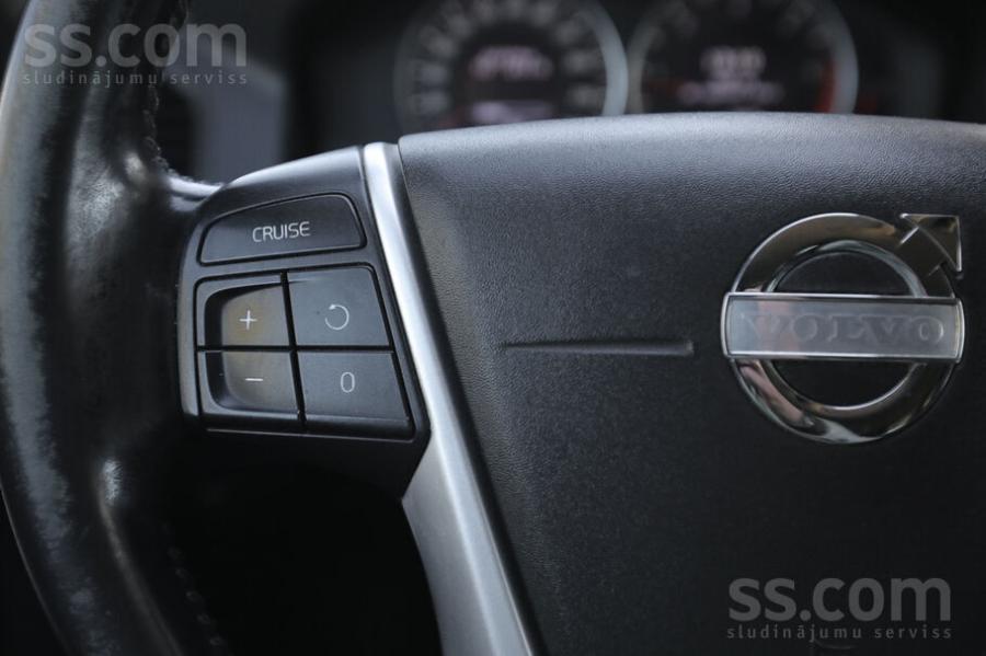 Balts Volvo XC60 2012 Rīga, ar dzinēja tilpumu 2.00 L un nobraukumu 223 tūkst. km par 7990 €, foto 12 vietnē AUTOMOTO.COM.LV