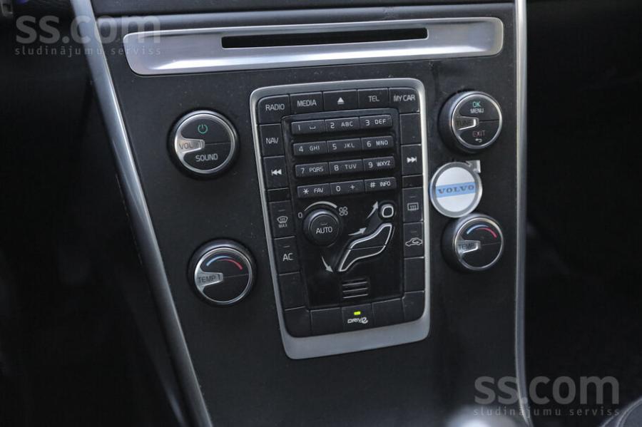 Balts Volvo XC60 2012 Rīga, ar dzinēja tilpumu 2.00 L un nobraukumu 223 tūkst. km par 7990 €, foto 13 vietnē AUTOMOTO.COM.LV