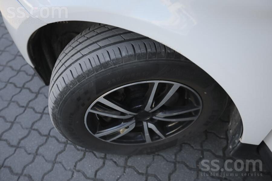 Balts Volvo XC60 2012 Rīga, ar dzinēja tilpumu 2.00 L un nobraukumu 223 tūkst. km par 7990 €, foto 17 vietnē AUTOMOTO.COM.LV