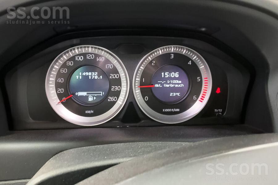 Balts Volvo XC60 2012 Tukums, ar dzinēja tilpumu 2.00 L un nobraukumu 149 tūkst. km par 12490 €, foto 3 vietnē AUTOMOTO.COM.LV