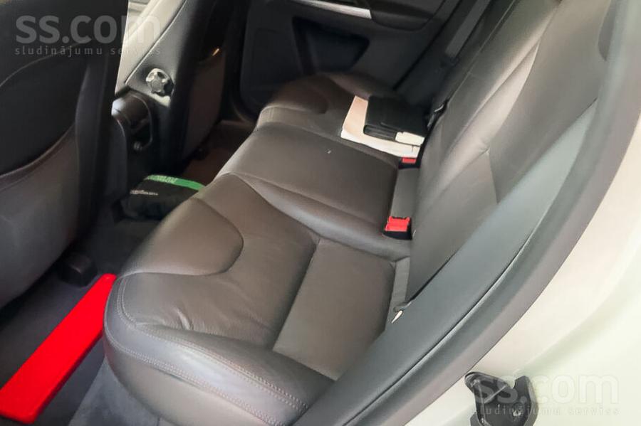 Balts Volvo XC60 2012 Tukums, ar dzinēja tilpumu 2.00 L un nobraukumu 149 tūkst. km par 12490 €, foto 7 vietnē AUTOMOTO.COM.LV