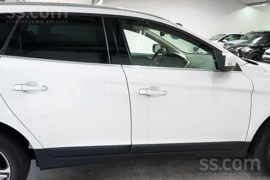 Balts Volvo XC60 2012 Tukums, ar dzinēja tilpumu 2.00 L un nobraukumu 149 tūkst. km par 12490 €, foto 16 vietnē AUTOMOTO.COM.LV