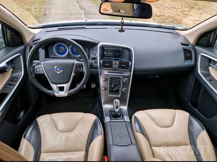 Balts Volvo XC60 2012 Rīga, ar dzinēja tilpumu 2.40 L un nobraukumu 299 tūkst. km par 10290 €, foto 12 vietnē AUTOMOTO.COM.LV