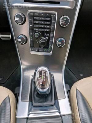 Balts Volvo XC60 2012 Rīga, ar dzinēja tilpumu 2.40 L un nobraukumu 299 tūkst. km par 10290 €, foto 13 vietnē AUTOMOTO.COM.LV