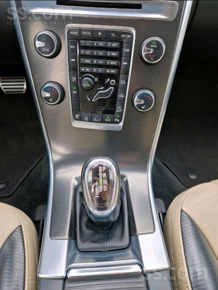 Balts Volvo XC60 2012 Rīga, ar dzinēja tilpumu 2.40 L un nobraukumu 299 tūkst. km par 10290 €, foto 13 vietnē AUTOMOTO.COM.LV