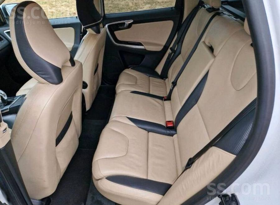 Balts Volvo XC60 2012 Rīga, ar dzinēja tilpumu 2.40 L un nobraukumu 299 tūkst. km par 10290 €, foto 15 vietnē AUTOMOTO.COM.LV