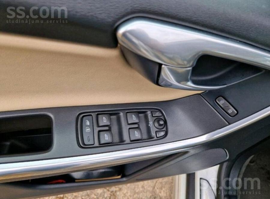 Balts Volvo XC60 2012 Rīga, ar dzinēja tilpumu 2.40 L un nobraukumu 299 tūkst. km par 10290 €, foto 18 vietnē AUTOMOTO.COM.LV