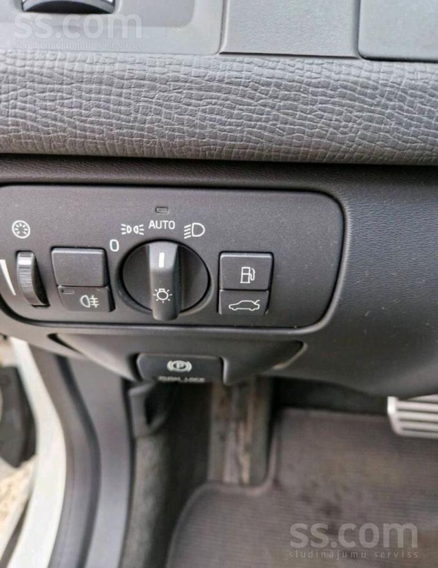 Balts Volvo XC60 2012 Rīga, ar dzinēja tilpumu 2.40 L un nobraukumu 299 tūkst. km par 10290 €, foto 19 vietnē AUTOMOTO.COM.LV