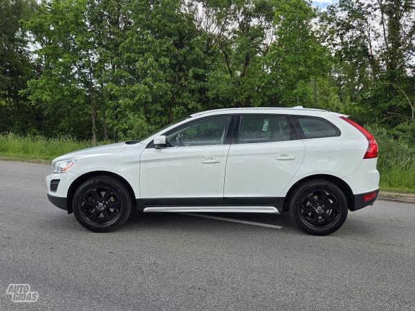 White Volvo XC60 2012 in Kaunas, with an engine capacity of 2.40 L and mileage of 266 thousand km for 8650 €, photo 8 on AUTOMOTO.COM.LV