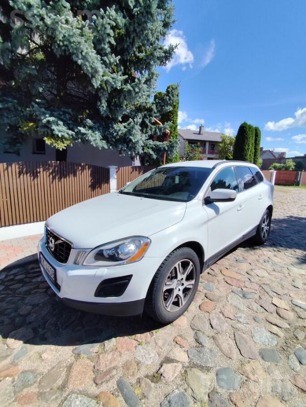 White Volvo XC60 2012 in Liepaja, with an engine capacity of 2.40 L and mileage of 171 thousand km for 9500 €, photo 1 on AUTOMOTO.COM.LV