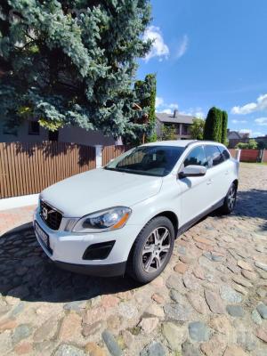 Balts Volvo XC60 2012 Liepāja, ar dzinēja tilpumu 2.40 L un nobraukumu 171 tūkst. km par 9500 €, foto  vietnē AUTOMOTO.COM.LV