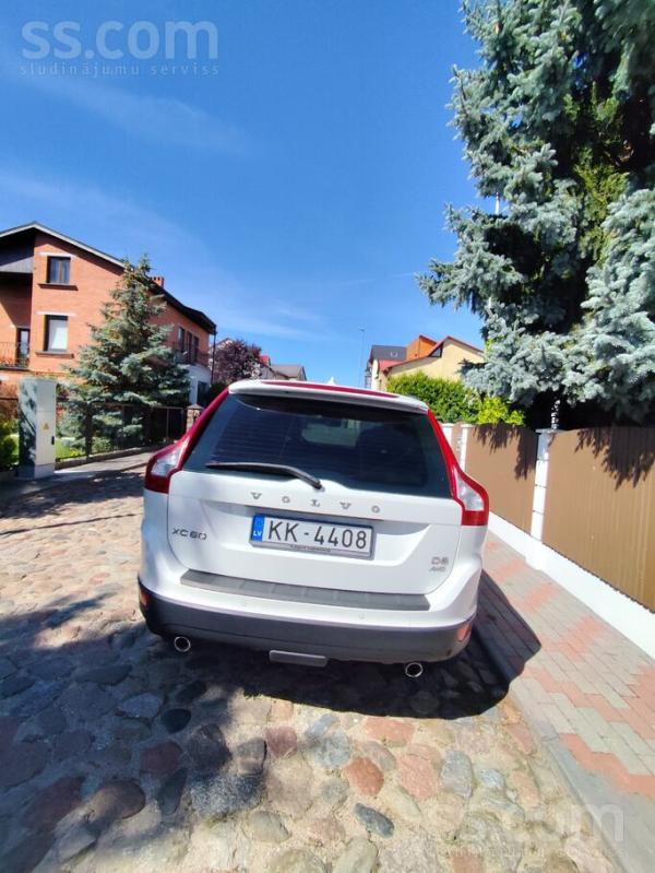 White Volvo XC60 2012 in Liepaja, with an engine capacity of 2.40 L and mileage of 171 thousand km for 9500 €, photo 2 on AUTOMOTO.COM.LV
