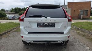 White Volvo XC60 2012 in Siauliai, with an engine capacity of 2.40 L and mileage of 286 thousand km for 9250 €, photo 5 on AUTOMOTO.COM.LV