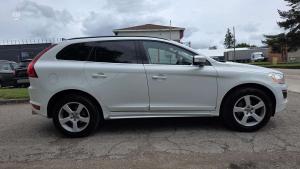 White Volvo XC60 2012 in Siauliai, with an engine capacity of 2.40 L and mileage of 286 thousand km for 9250 €, photo 7 on AUTOMOTO.COM.LV