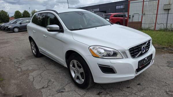 Balts Volvo XC60 2012 Šauļi, ar dzinēja tilpumu 2.40 L un nobraukumu 286 tūkst. km par 9250 €, foto 7 vietnē AUTOMOTO.COM.LV